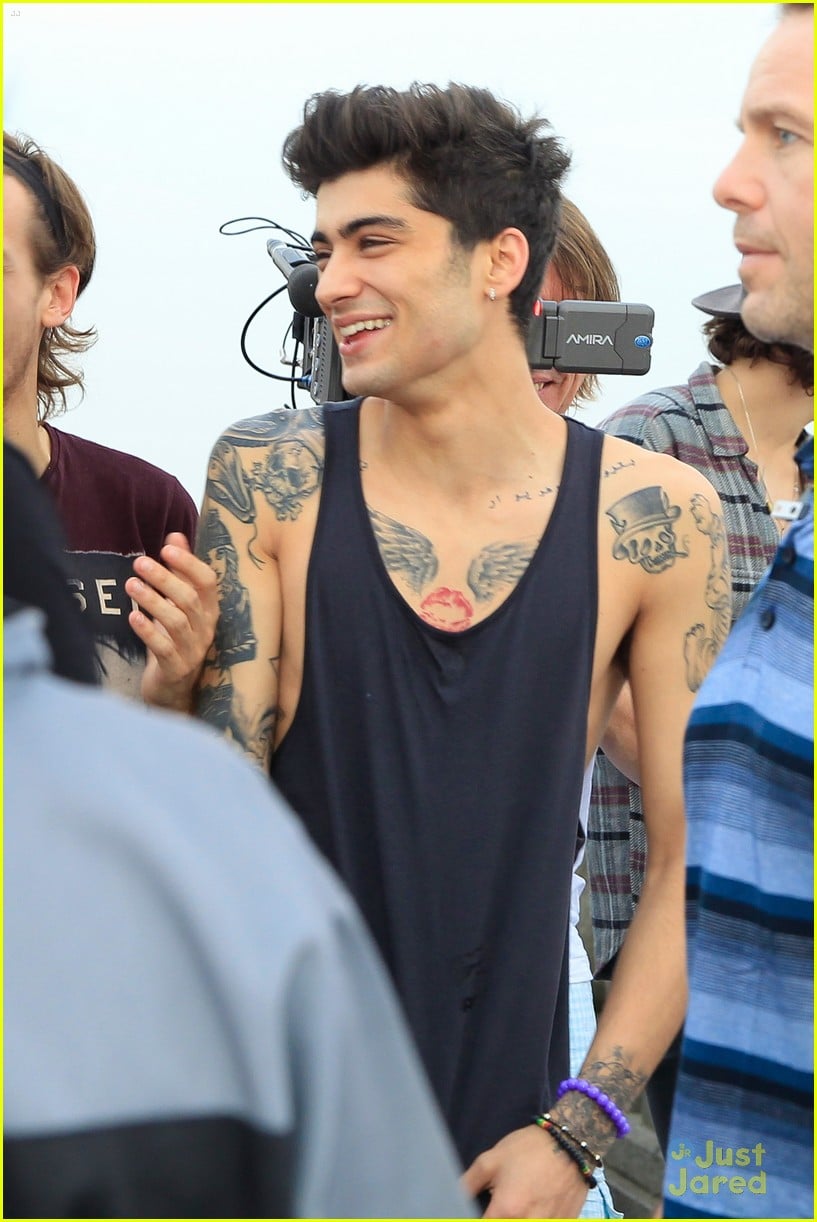 One Direction Cause Havoc While Visiting Christ The Redeemer Statue in ...