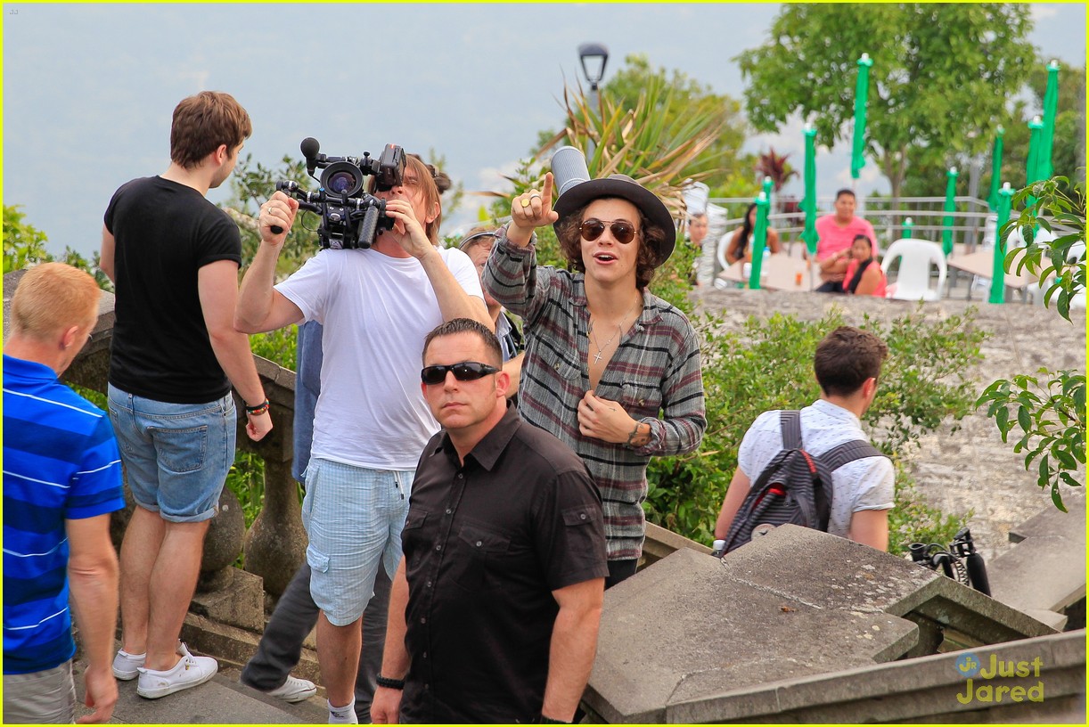 One Direction Cause Havoc While Visiting Christ The Redeemer Statue in ...