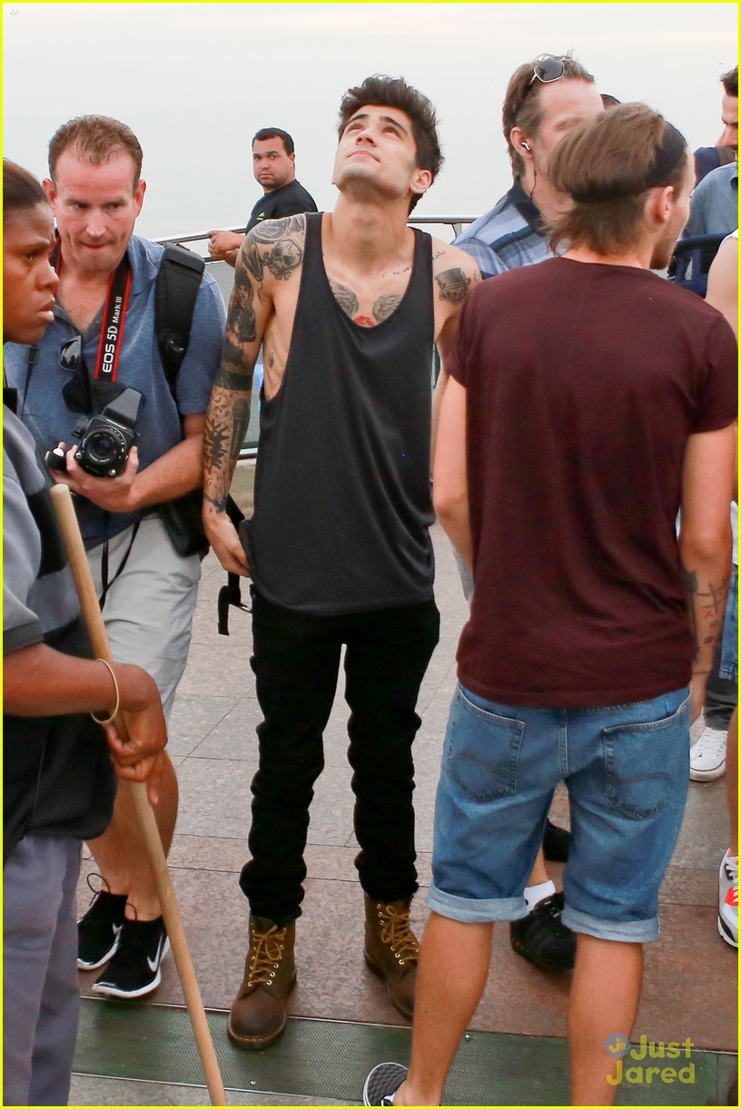 One Direction Cause Havoc While Visiting Christ The Redeemer Statue in ...