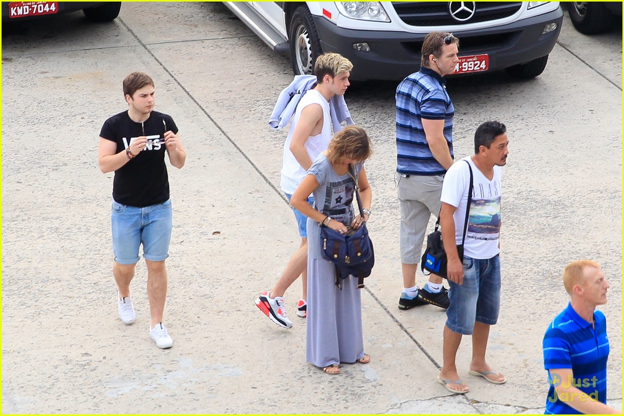 One Direction Cause Havoc While Visiting Christ The Redeemer Statue in ...