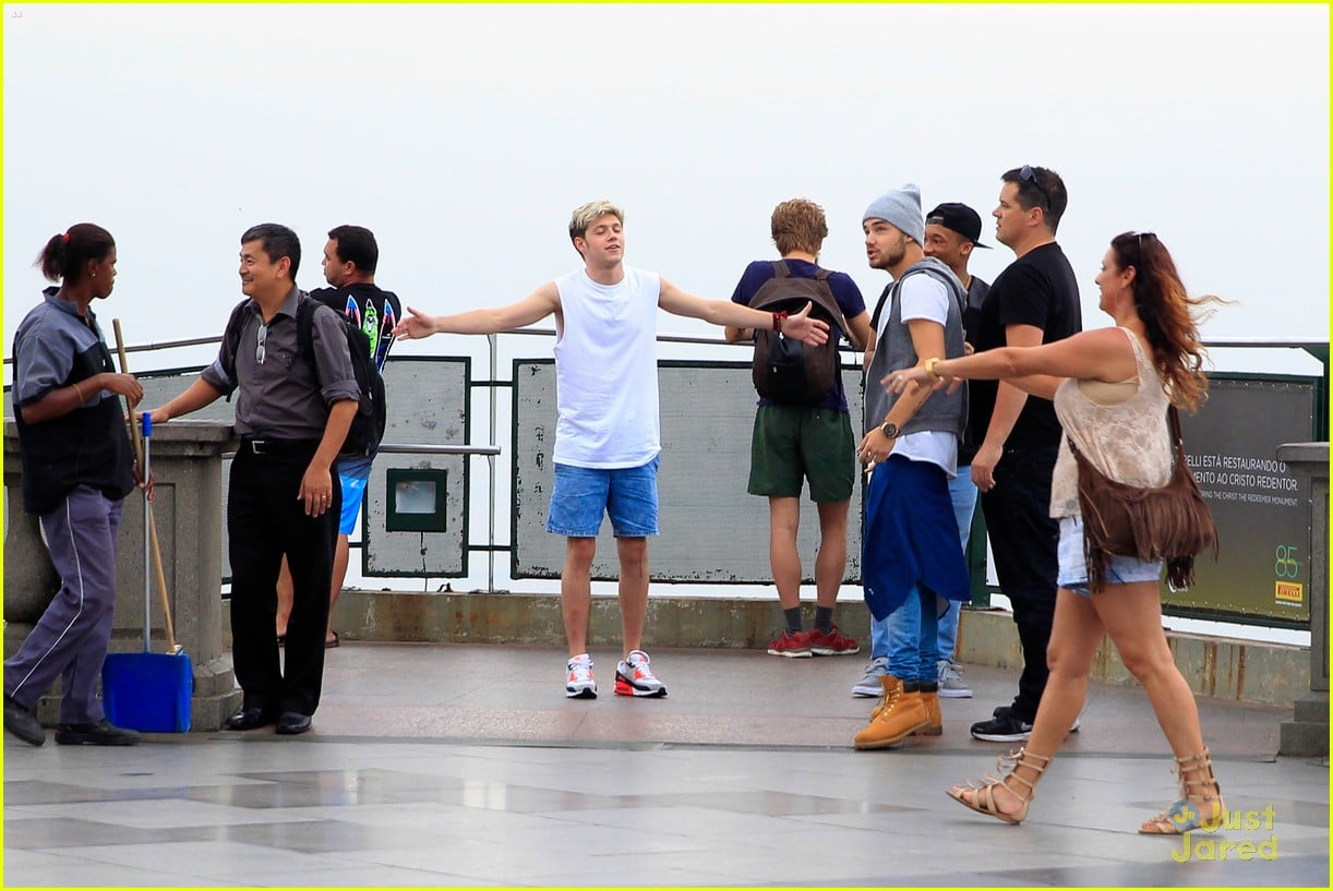 One Direction Cause Havoc While Visiting Christ The Redeemer Statue in ...
