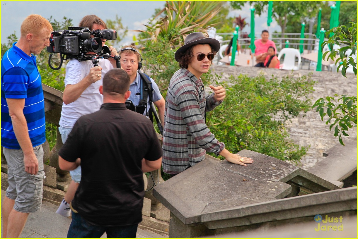 One Direction Cause Havoc While Visiting Christ The Redeemer Statue in ...