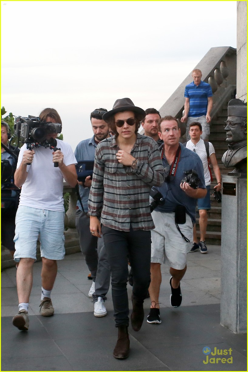 One Direction Cause Havoc While Visiting Christ The Redeemer Statue in ...