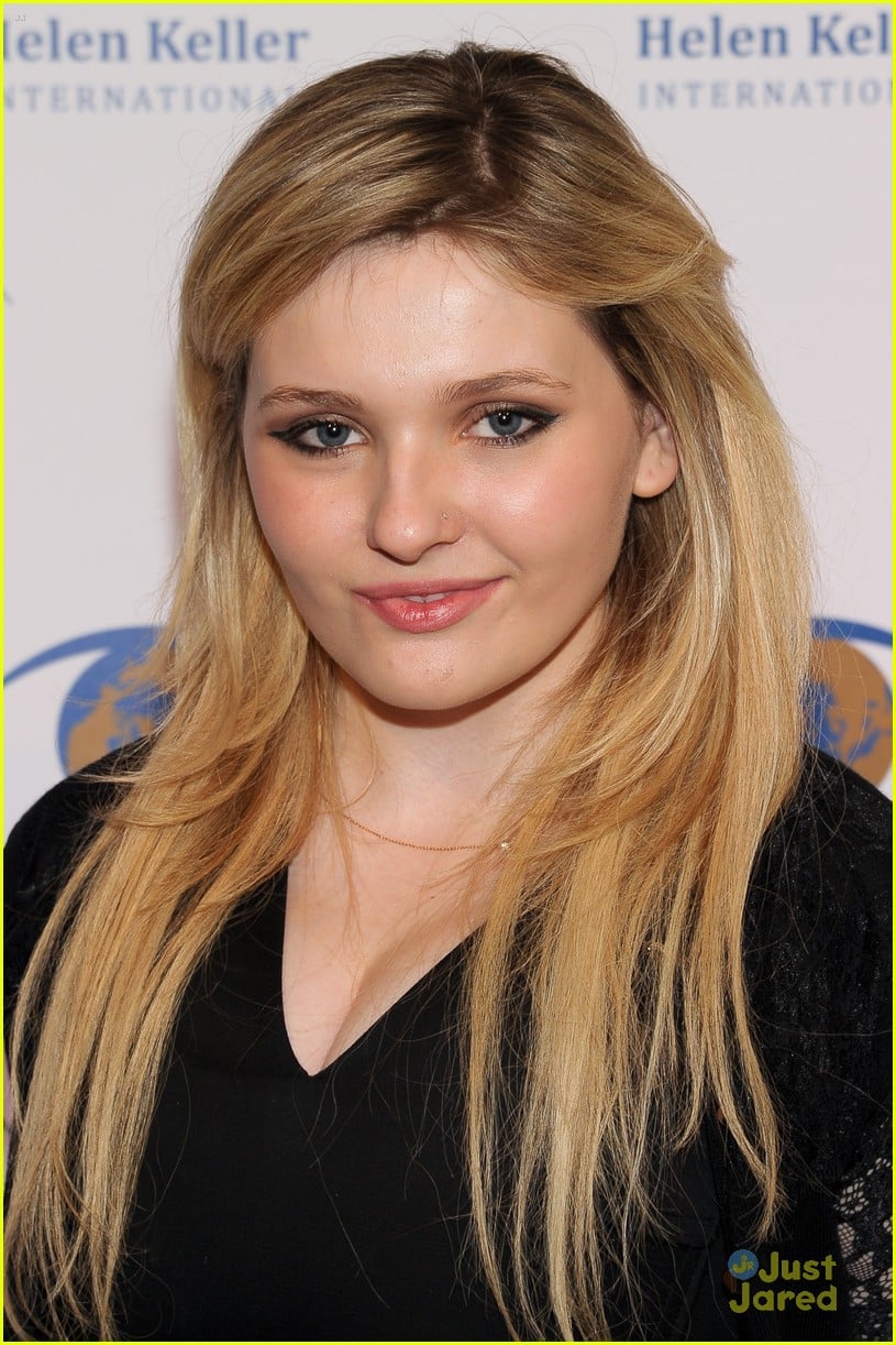 Abigail Breslin Speaks at Spirit of Helen Keller Gala 2014 | Photo ...