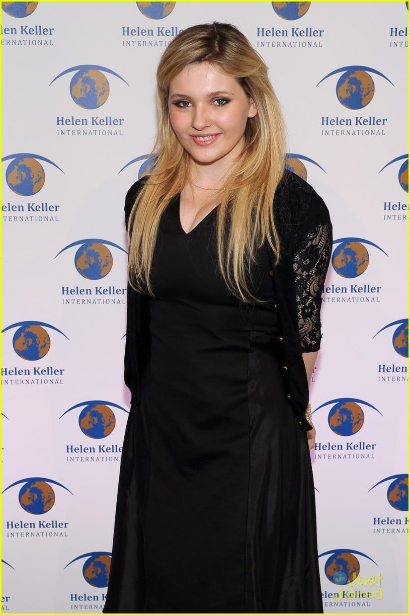 Abigail Breslin Speaks at Spirit of Helen Keller Gala 2014 | Photo ...