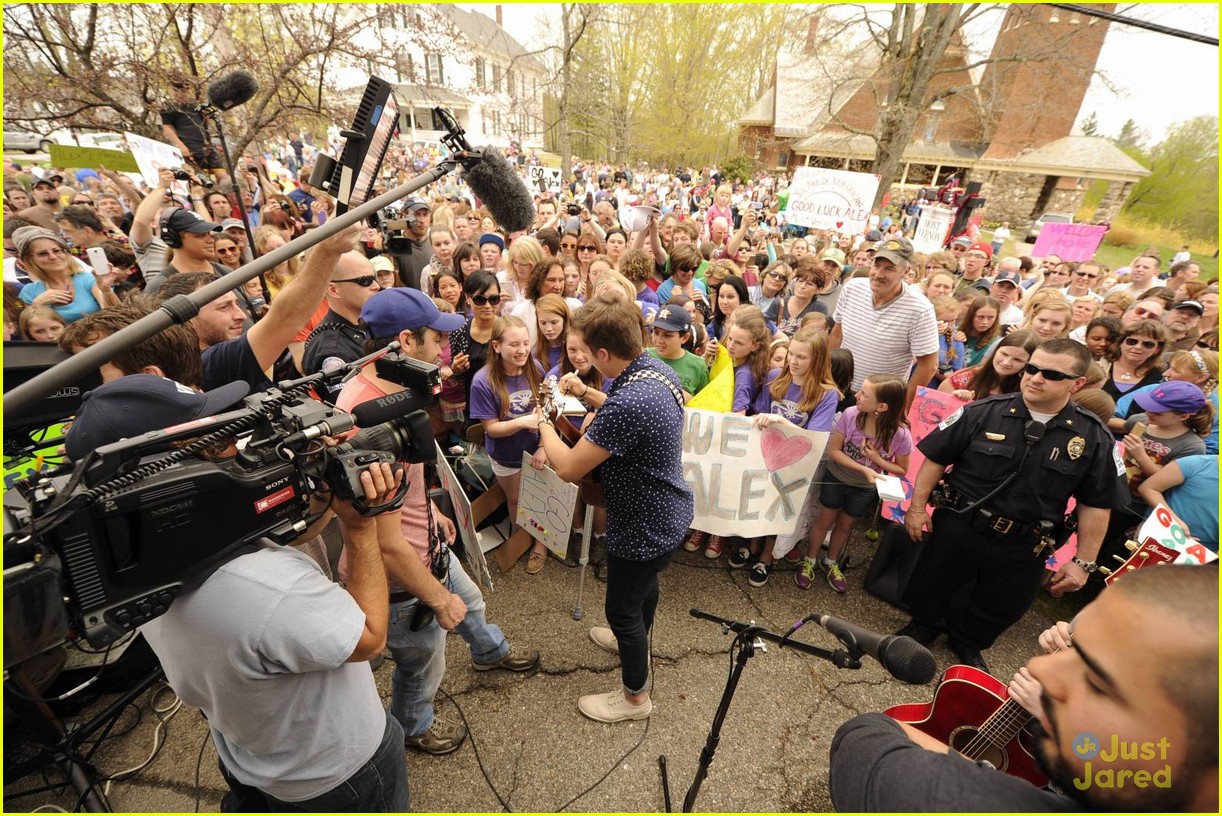 American Idol's Alex Preston Gives Mount Vernon Town Hall Concert ...