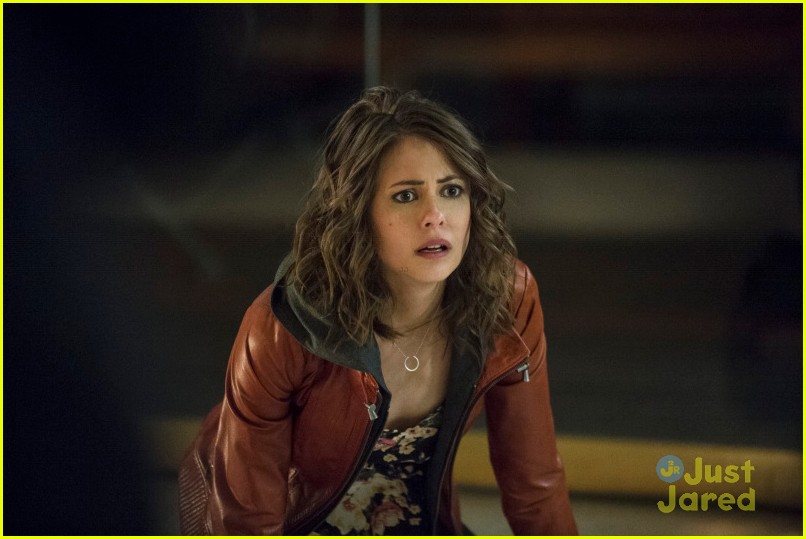 Thea's Father Returns on 'Arrow' Tonight! | Photo 672171 - Photo ...