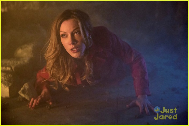 Thea's Father Returns on 'Arrow' Tonight! | Photo 672186 - Photo ...