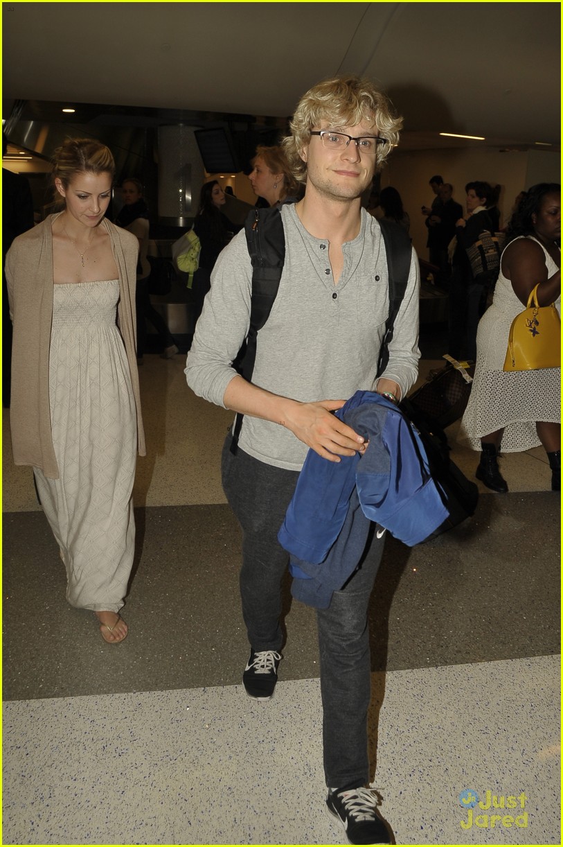 Charlie White Takes His Pup on the Ice! (Video) | Photo 671605 - Photo ...