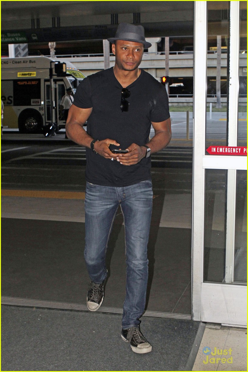 David Ramsey Flies the Skies Before Upcoming Epic 'Arrow' Finale ...