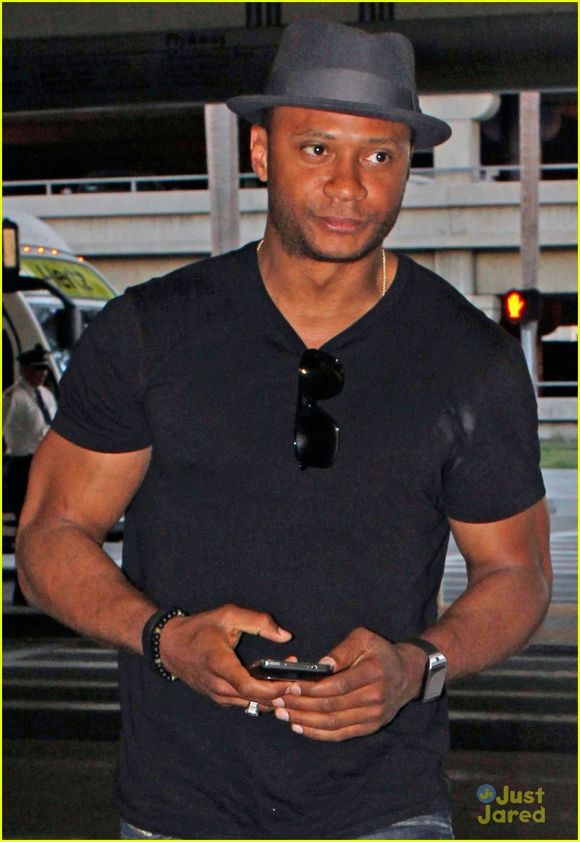 Full Sized Photo of david ramsay flies skies before arrow finale 05 ...