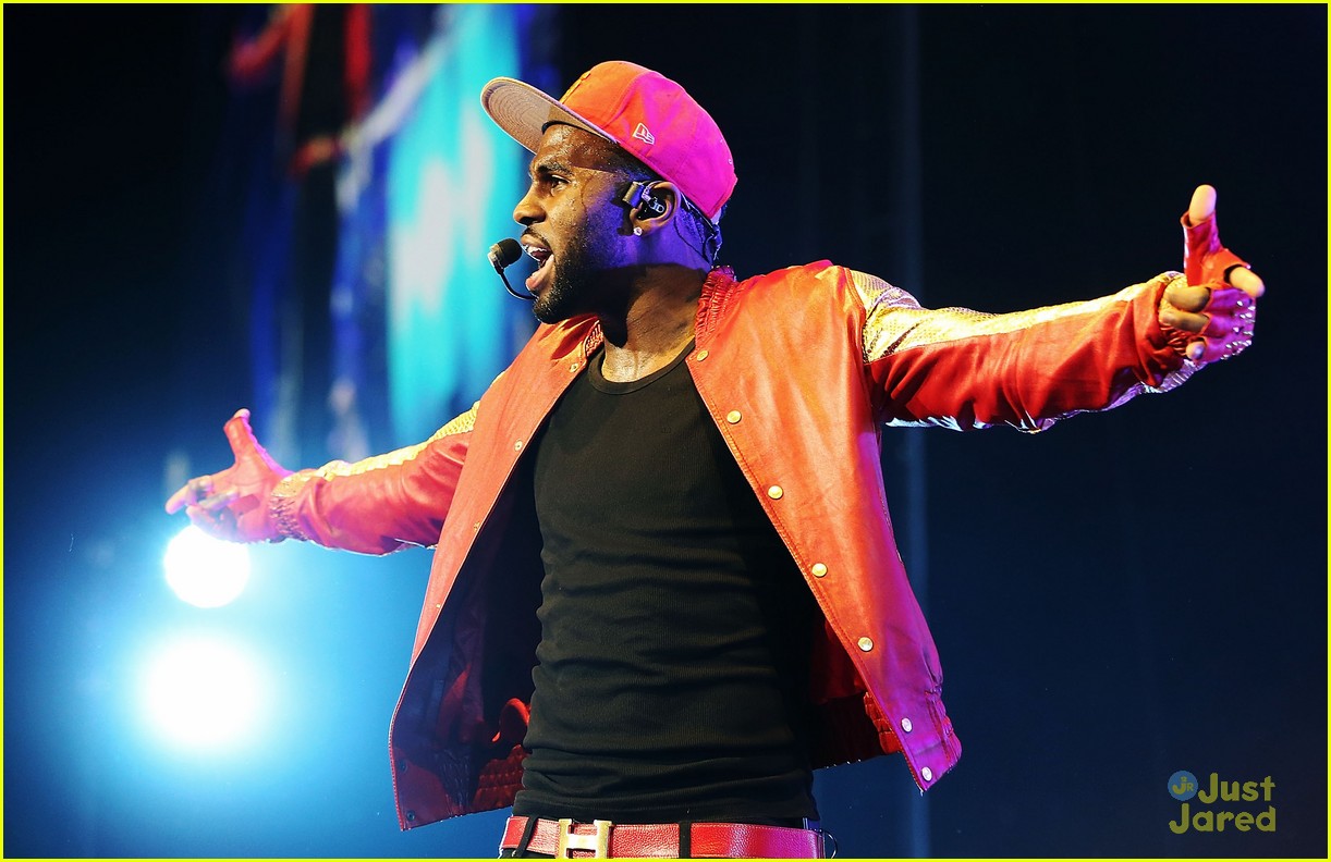 Jason Derulo Does Handstands in Concert, NBD | Photo 672060 - Photo ...