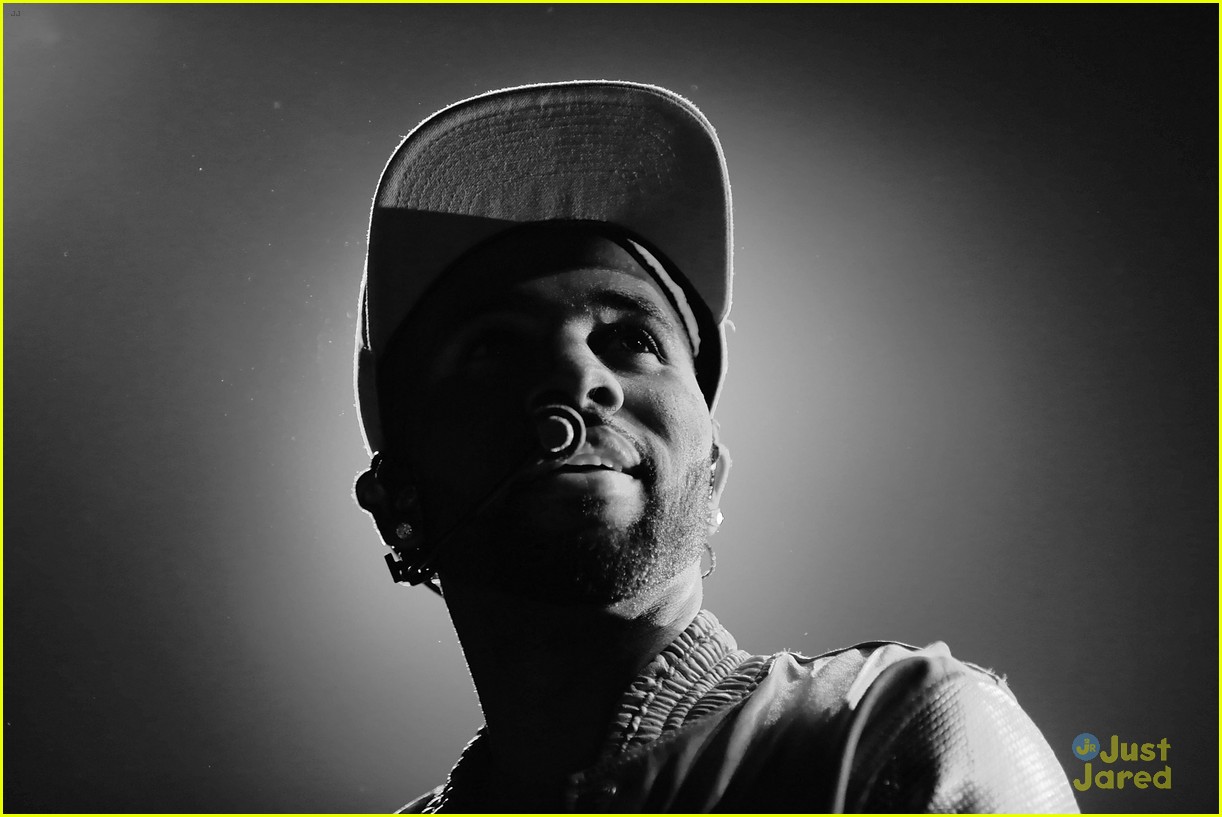 Jason Derulo Does Handstands in Concert, NBD | Photo 672066 - Photo ...