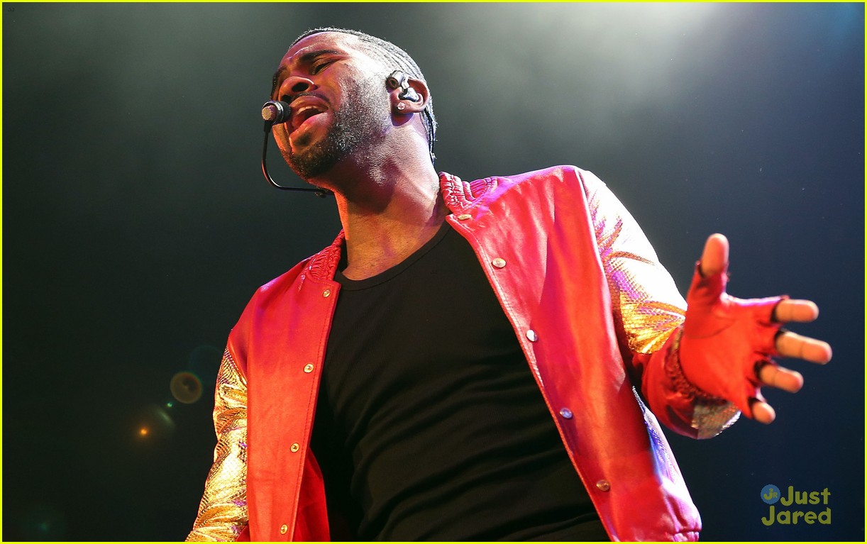 Jason Derulo Does Handstands in Concert, NBD | Photo 672067 - Photo ...