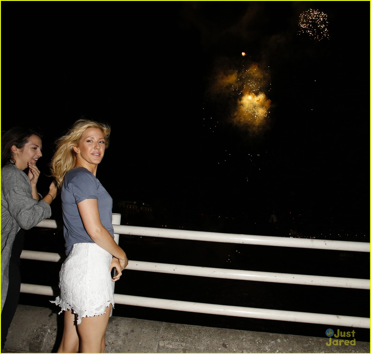 Ellie Goulding Takes in the Fireworks Over the Waterloo Bridge! | Photo ...
