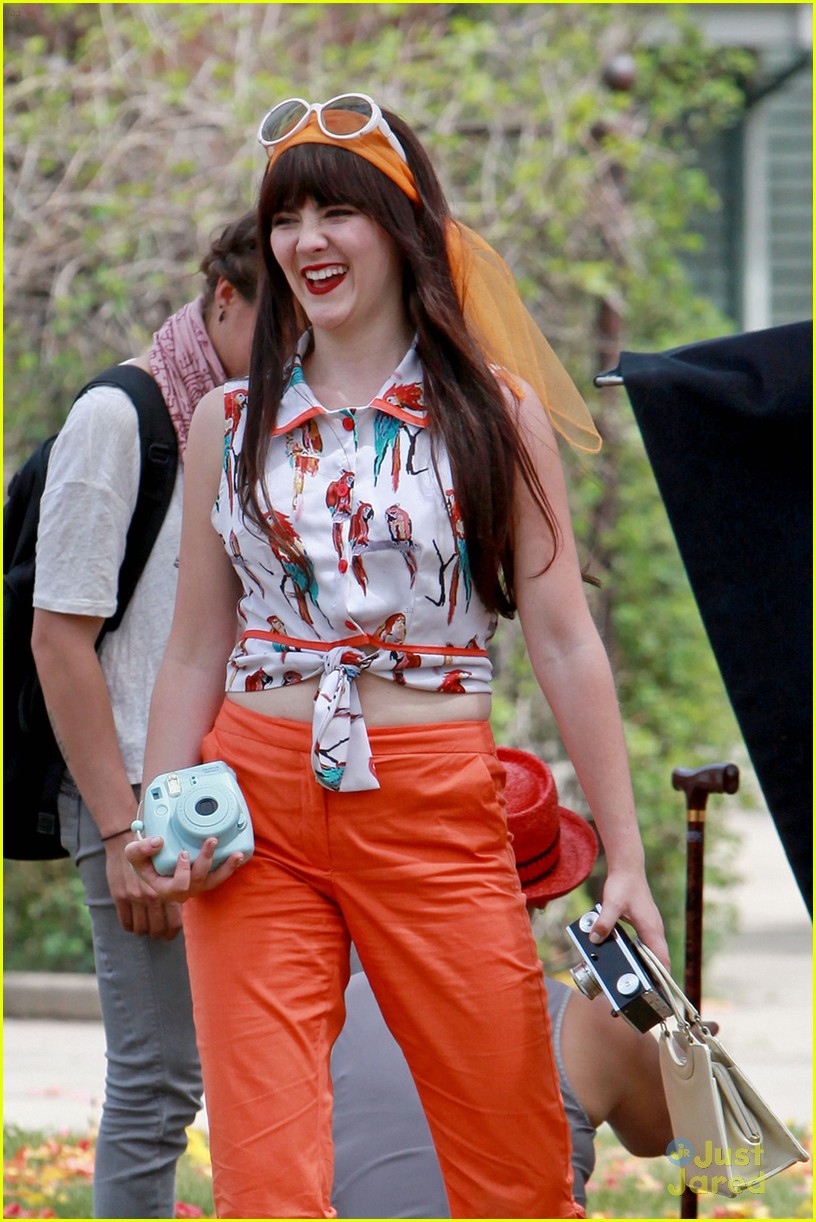 Full Sized Photo of isabelle fuhrman liana liberato eleanor reshoots 01 ...