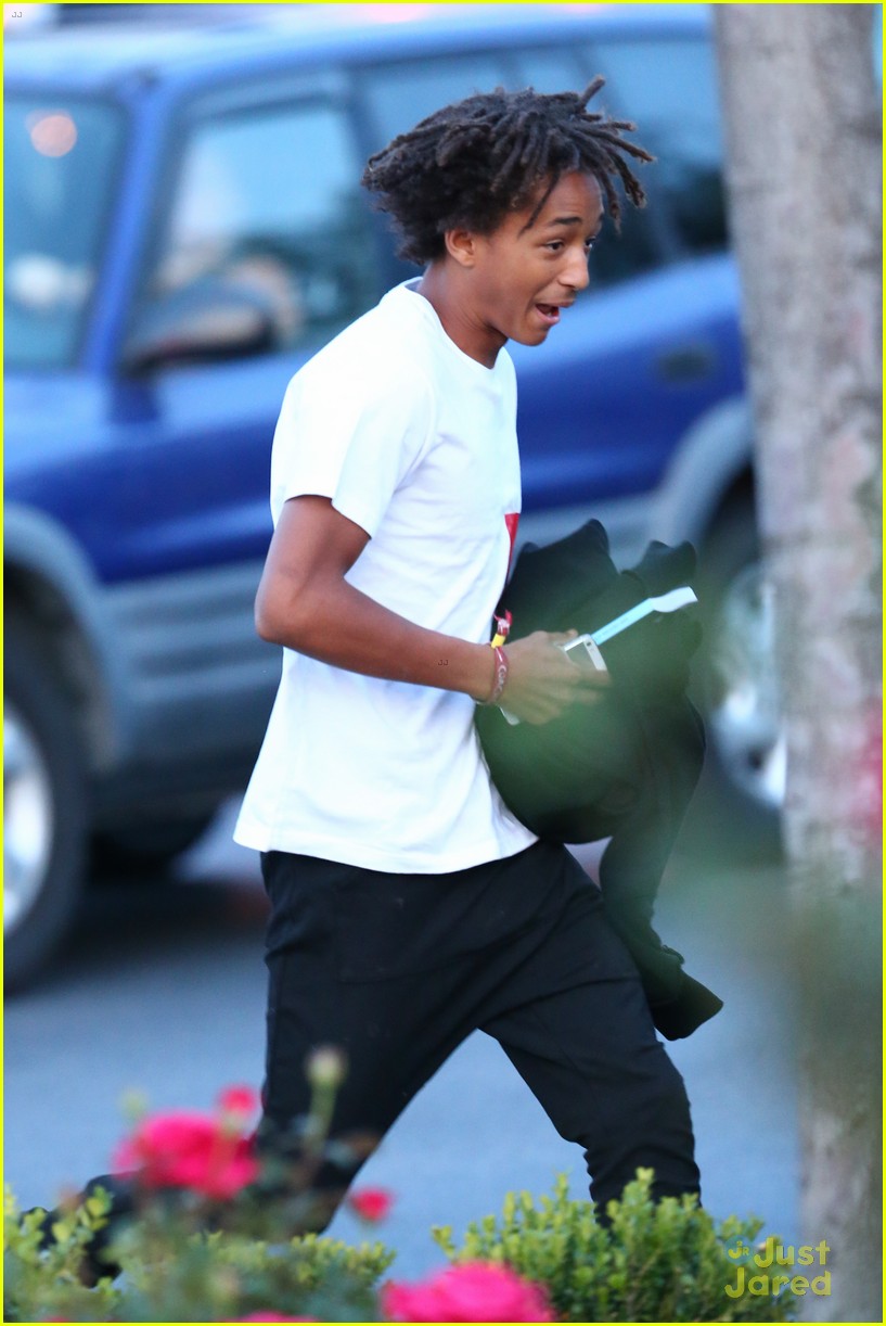 Jaden Smith Stops by Sugarfish Sushi Two Days in a Row with Friends in ...