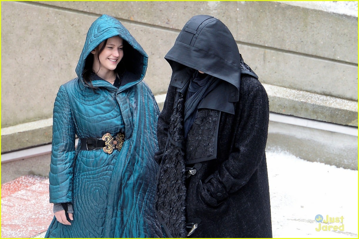 Liam Hemsworth & Jennifer Lawrence Wear Robes on 'Mockingjay Part 2 ...