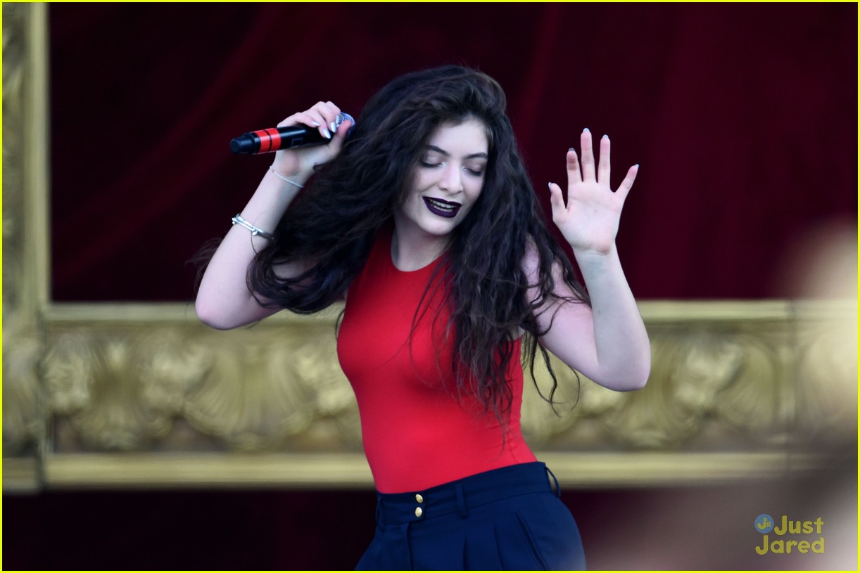Lorde Wins Top New Artist at Billboard Music Awards 2014! | Photo ...