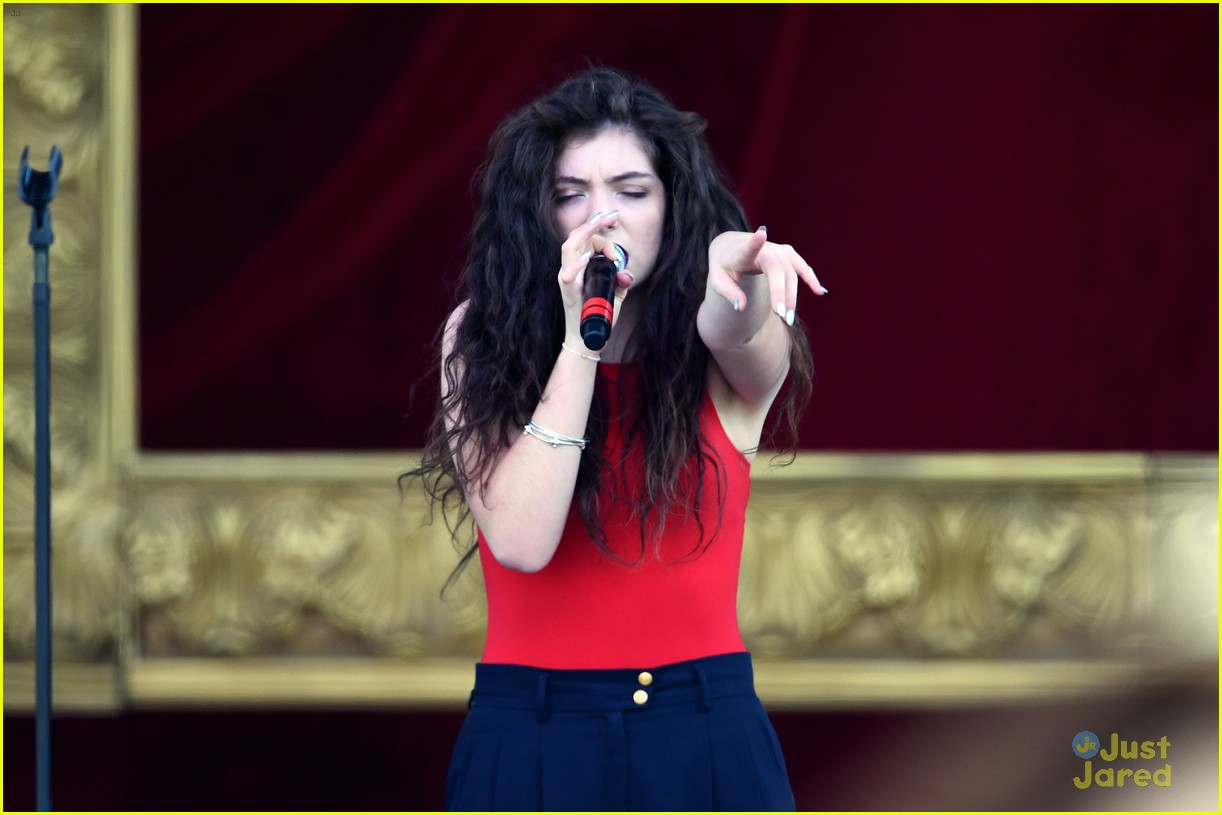 Lorde Wins Top New Artist at Billboard Music Awards 2014! | Photo ...