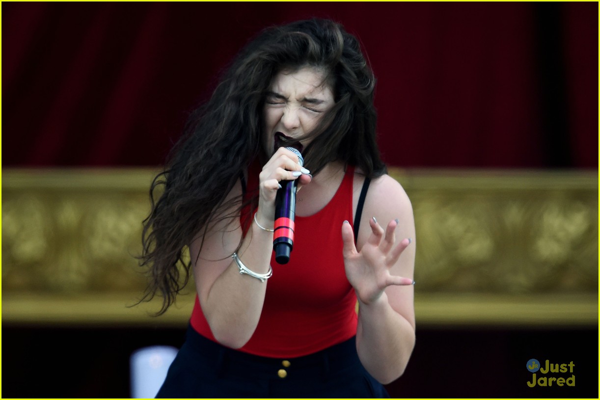 Lorde Wins Top New Artist at Billboard Music Awards 2014! | Photo ...