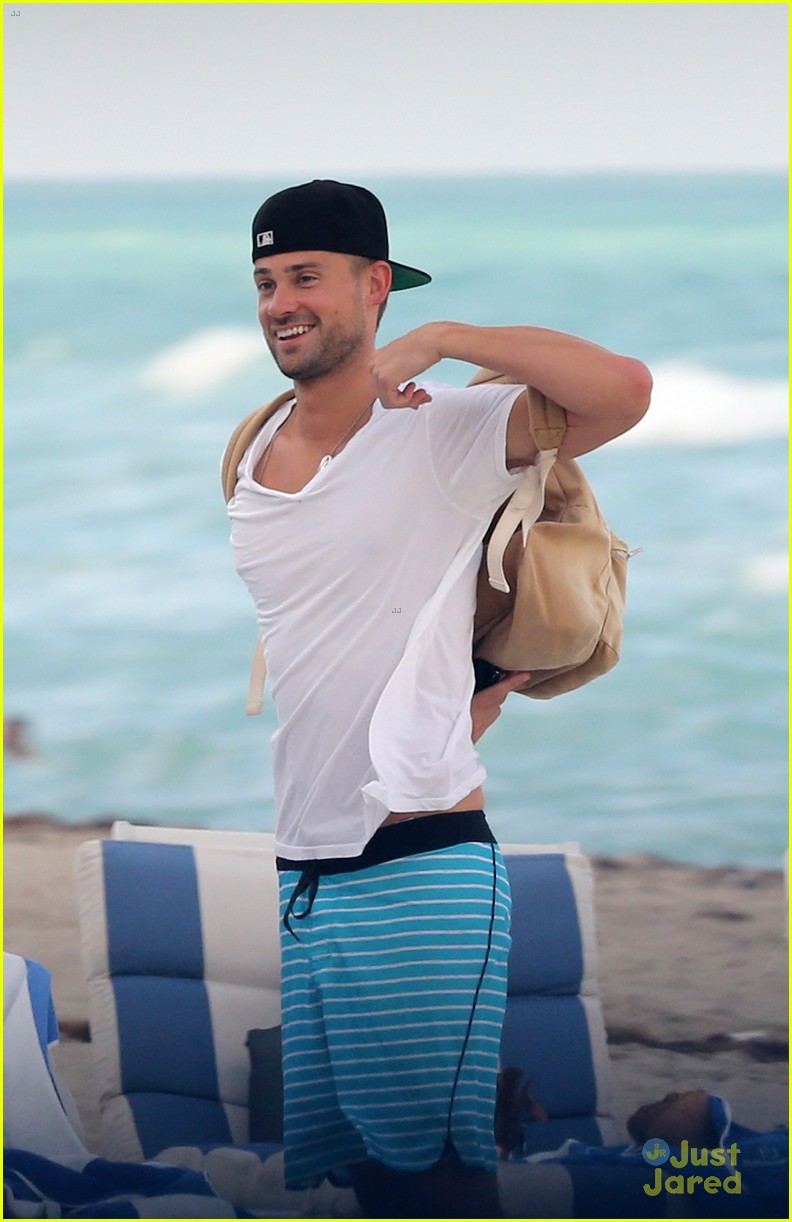 Nina Agdal Kisses Fellow Model Reid Heidenry at the Beach! | Photo ...