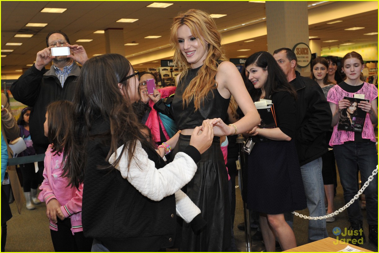Bella Thorne Meets a Big Fan at Her Meet & Greet! | Photo 676703 ...