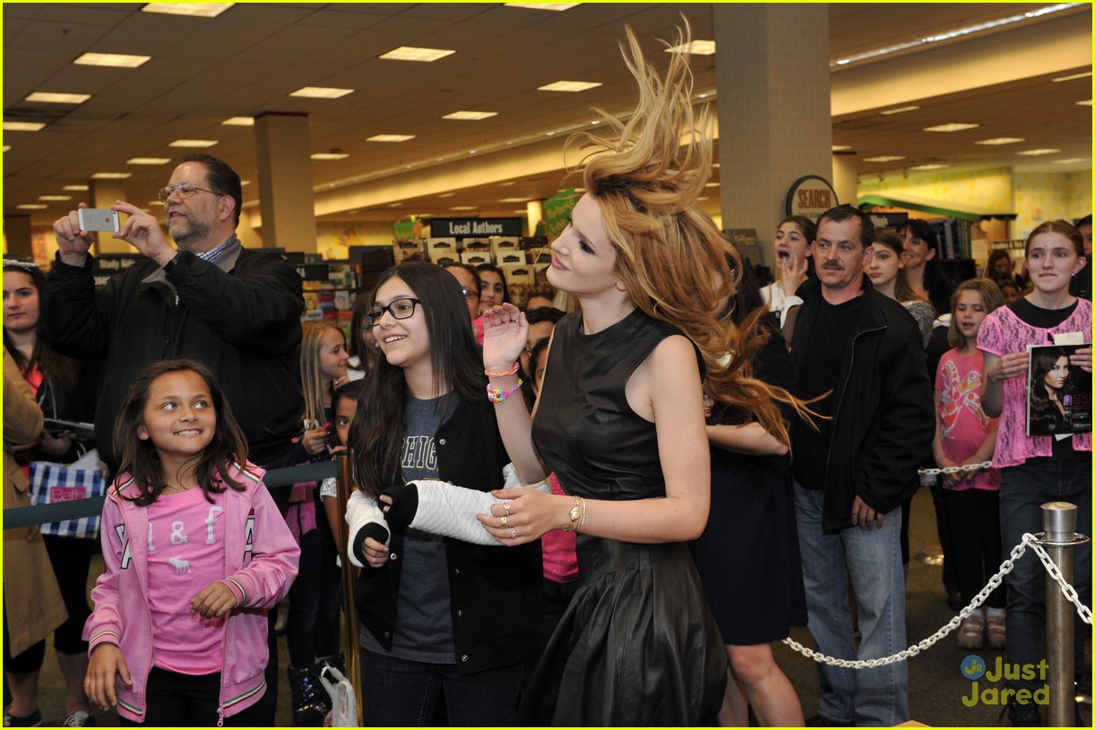 Bella Thorne Meets a Big Fan at Her Meet & Greet! | Photo 676704 ...