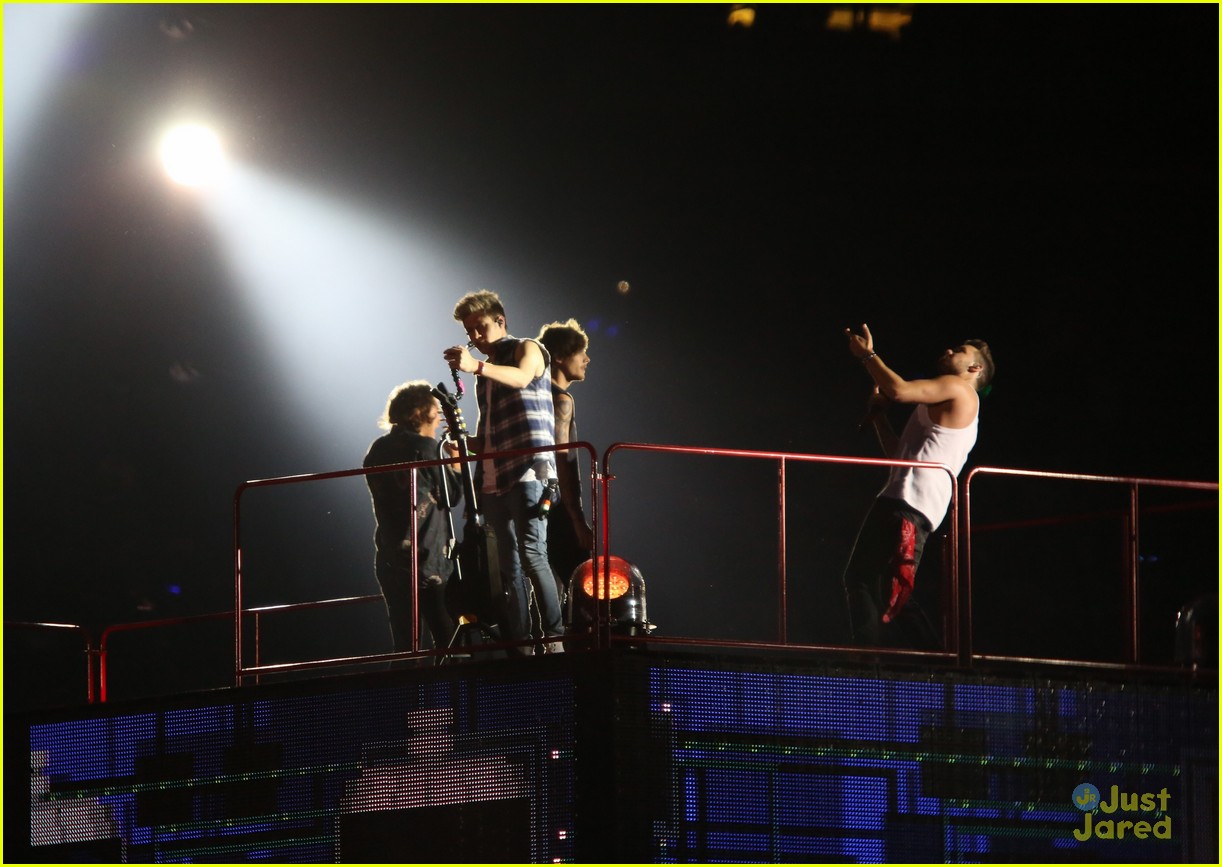 Full Sized Photo of one direction wembly show two 18 | One Direction ...