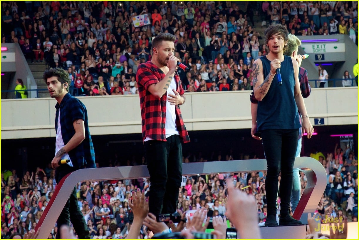 Simon Cowell Sticks By One Direction After Leaked Marijuana Video ...