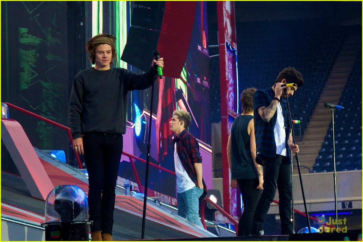 Simon Cowell Sticks By One Direction After Leaked Marijuana Video ...