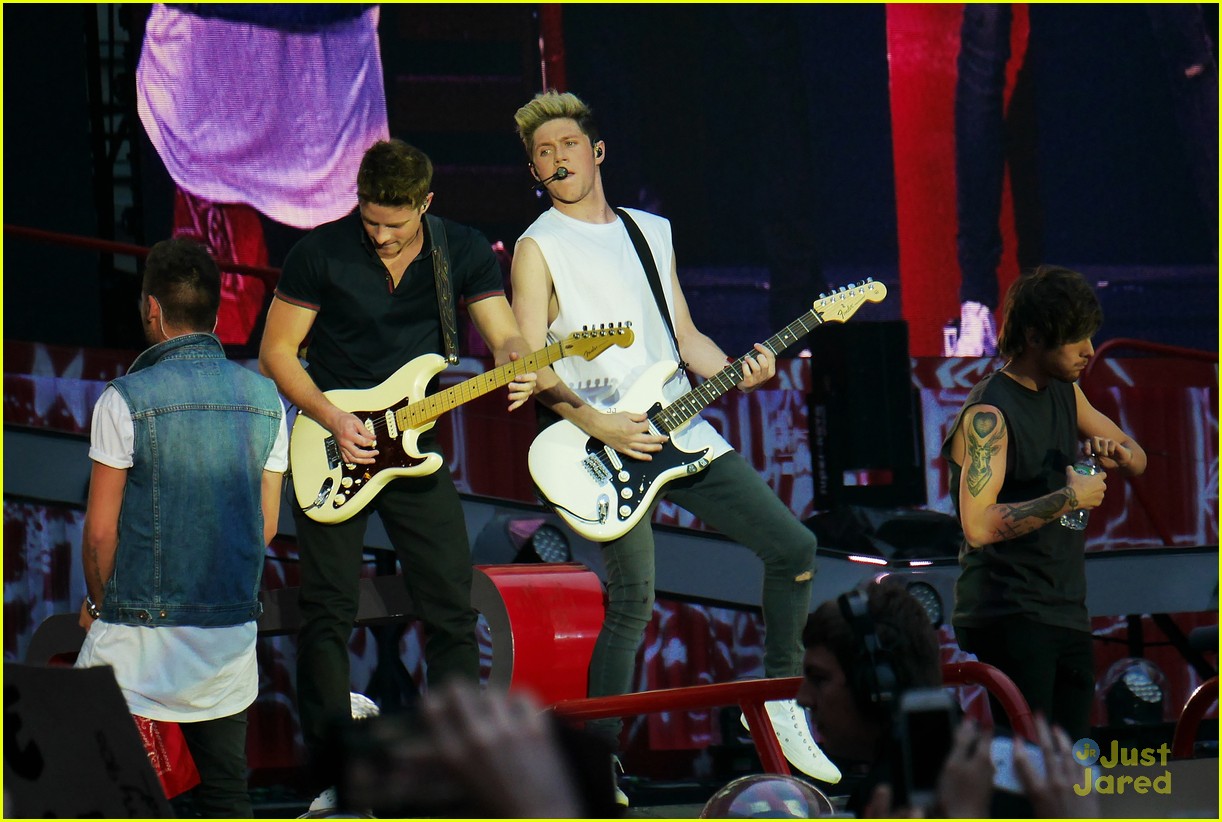 Full Sized Photo of one direction summer fragrance you i video 01 | One ...