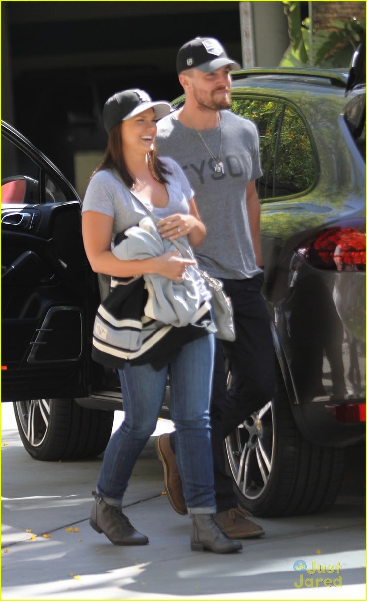 Stephen Amell is a Beast While Circuit Training for 'Arrow'! (Video ...