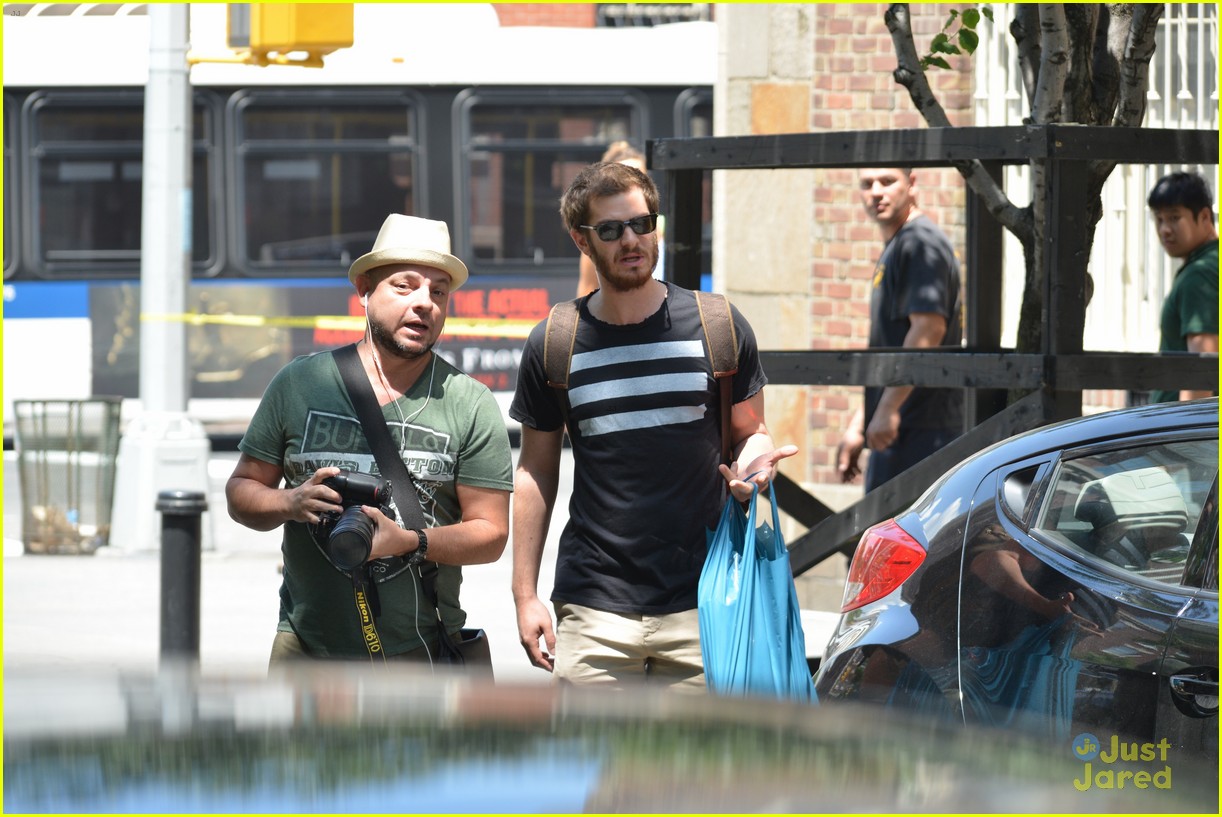 Full Sized Photo of andrew garfield confronts paparazzi on stroll with ...