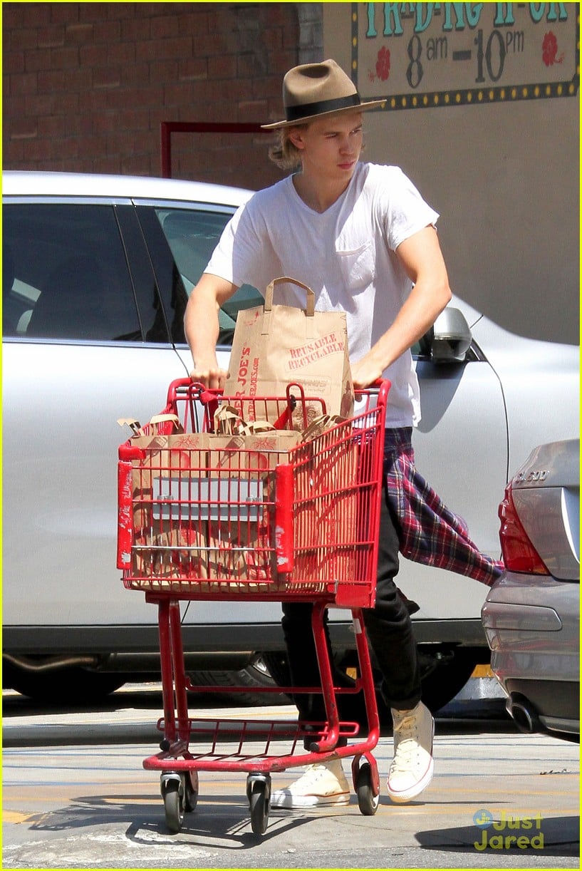 Austin Butler: Grocery Run After 'Death Of An Author' Opening Night ...
