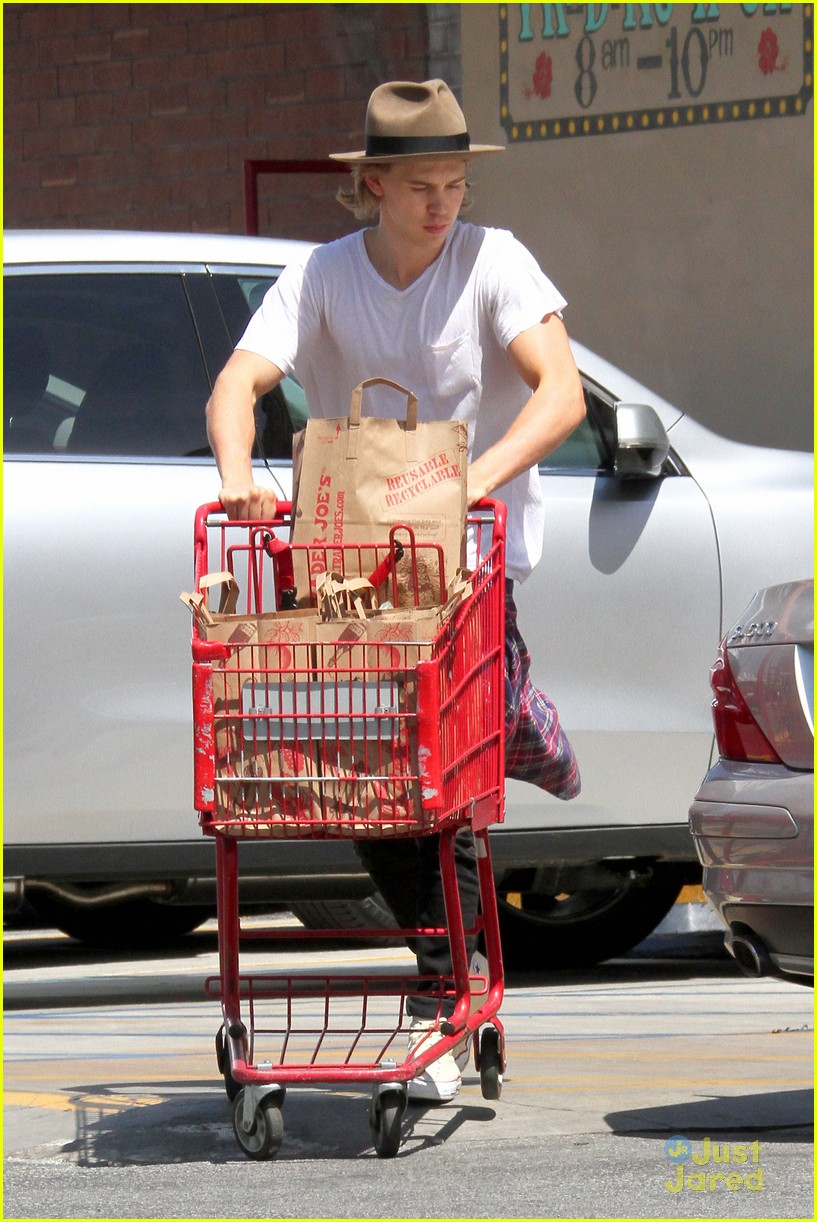 Austin Butler: Grocery Run After 'Death Of An Author' Opening Night ...