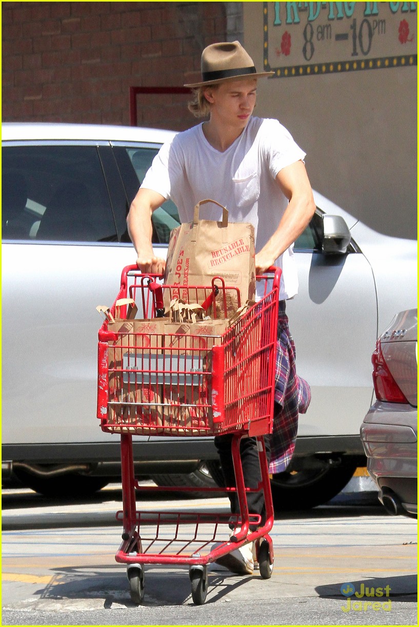 Austin Butler: Grocery Run After 'Death Of An Author' Opening Night ...