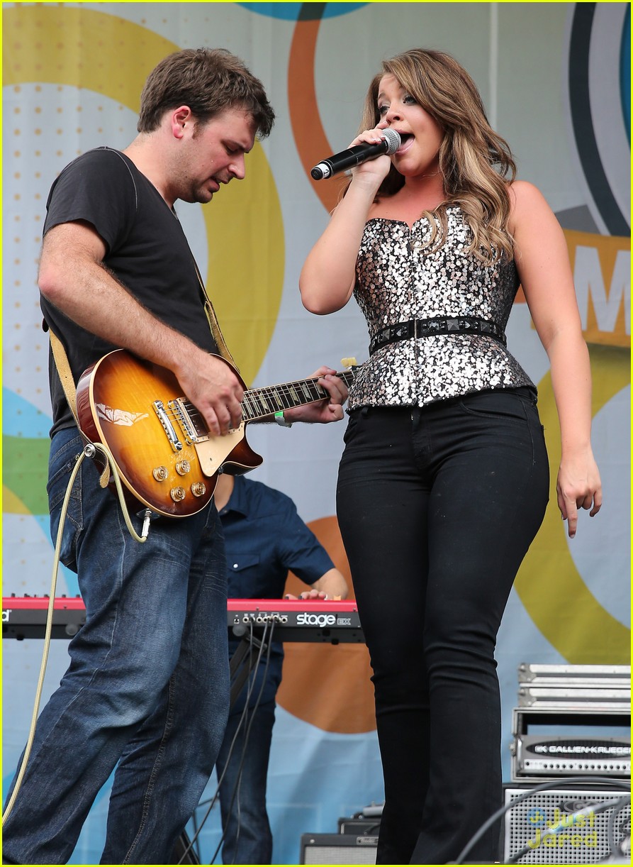 Danielle Bradbery & Lauren Alaina Play Ball for City of Hope! | Photo ...