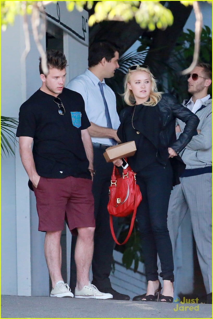 Catch A New Clip of Emily Osment's New Show 'Young & Hungry'! | Photo ...