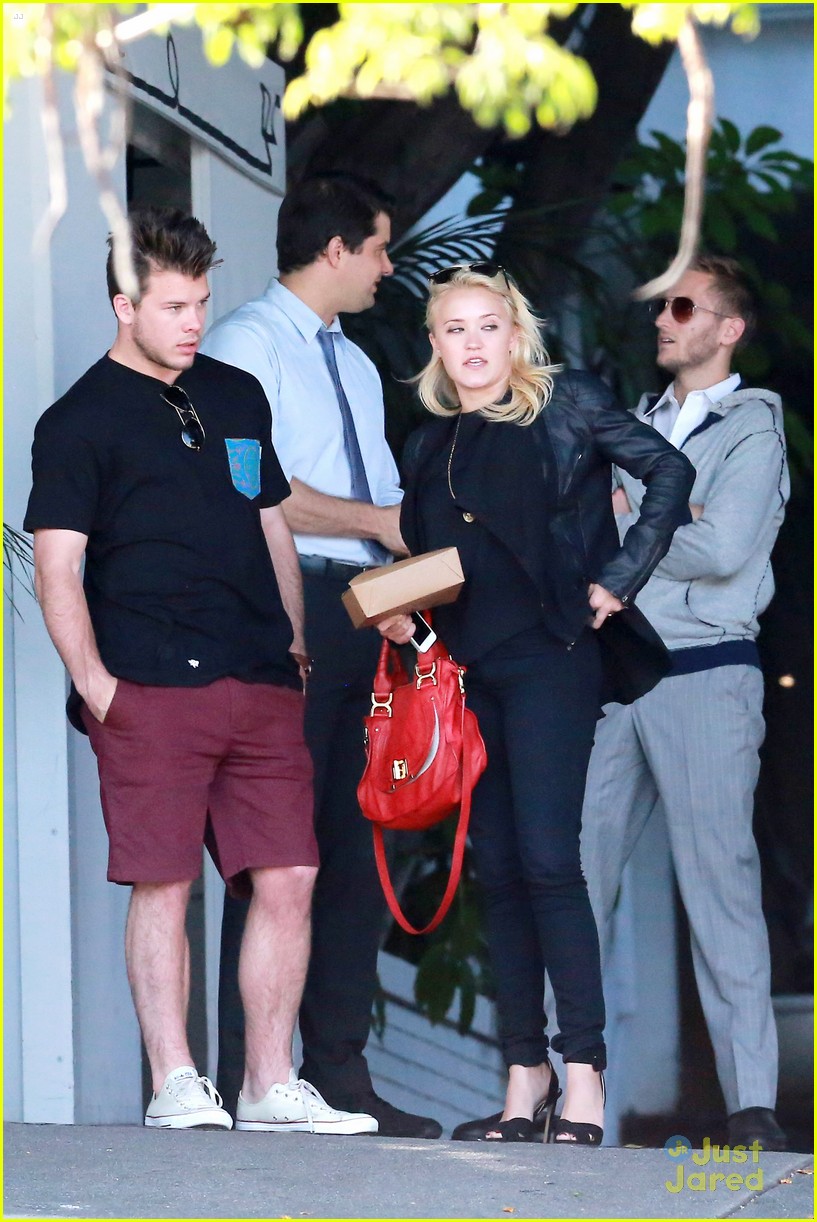 Catch A New Clip of Emily Osment's New Show 'Young & Hungry'! | Photo ...