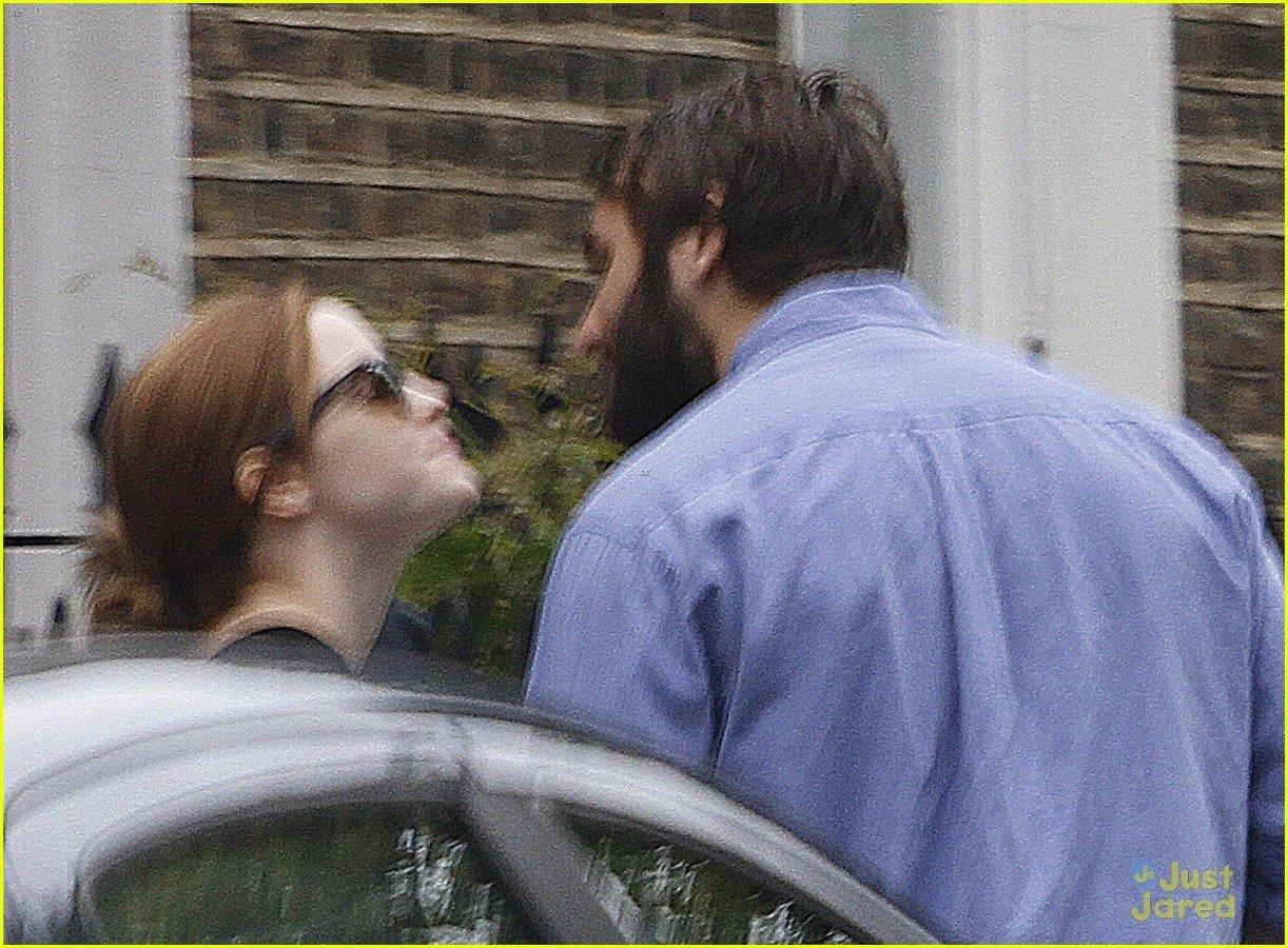 Emma Watson's Rumored Flick 'Beauty' No Longer Has a Director | Photo ...