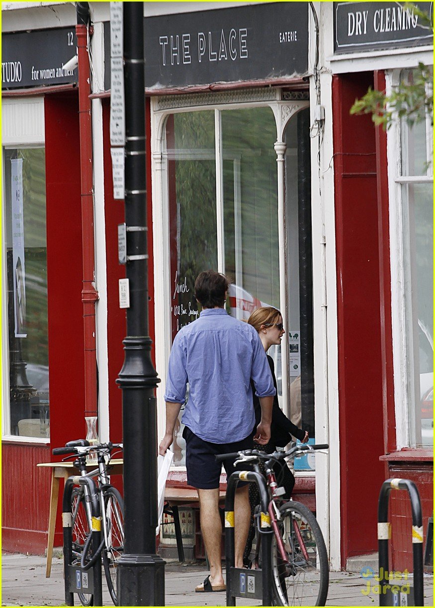 Emma Watson's Rumored Flick 'Beauty' No Longer Has a Director | Photo ...