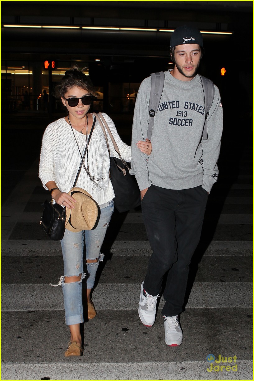 Sarah Hyland & Matt Prokop Arrive Back Home After Hawaiian Getaway ...