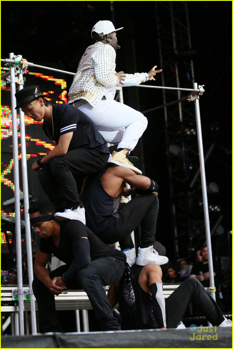 Full Sized Photo of jason derulo north east festival friend staircase ...
