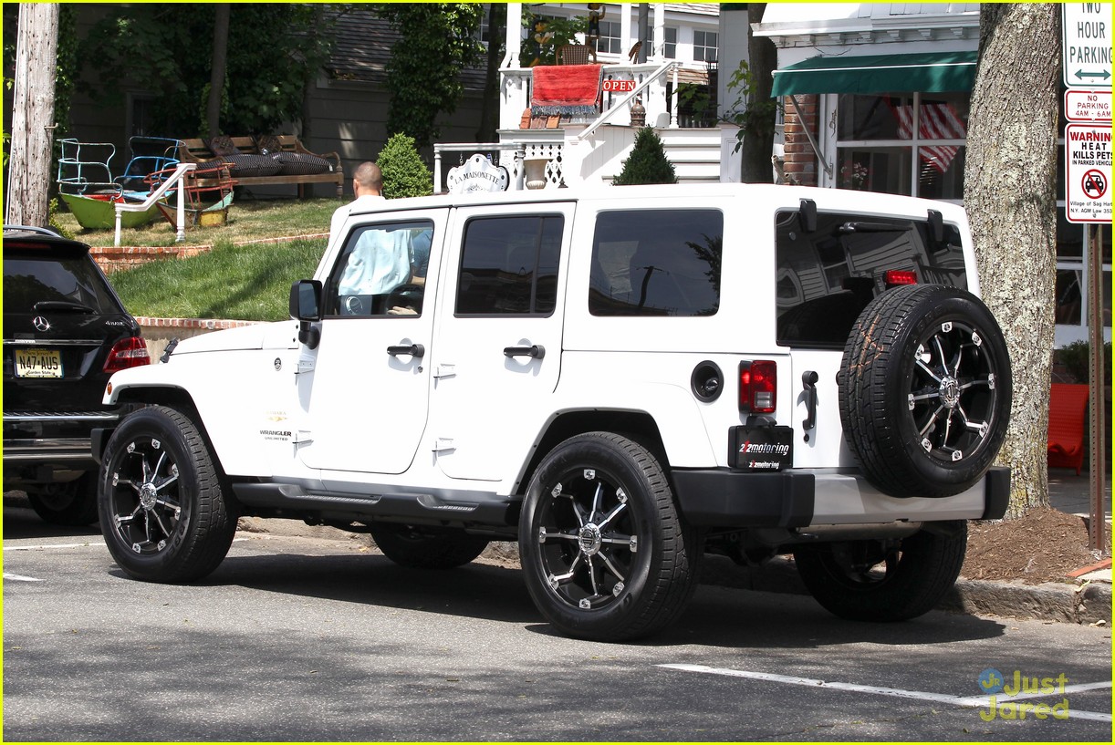 Full Sized Photo of kendall kylie jenner khloe kardashian jeep ride 09 ...