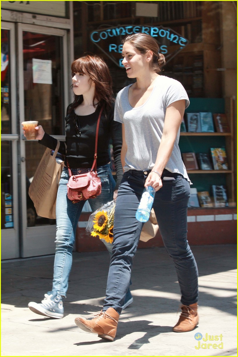 Full Sized Photo of carly rae jepsen returns to la after cinderella 15 ... Full Sized Photo of carly rae jepsen returns to la after cinderella 15 ...