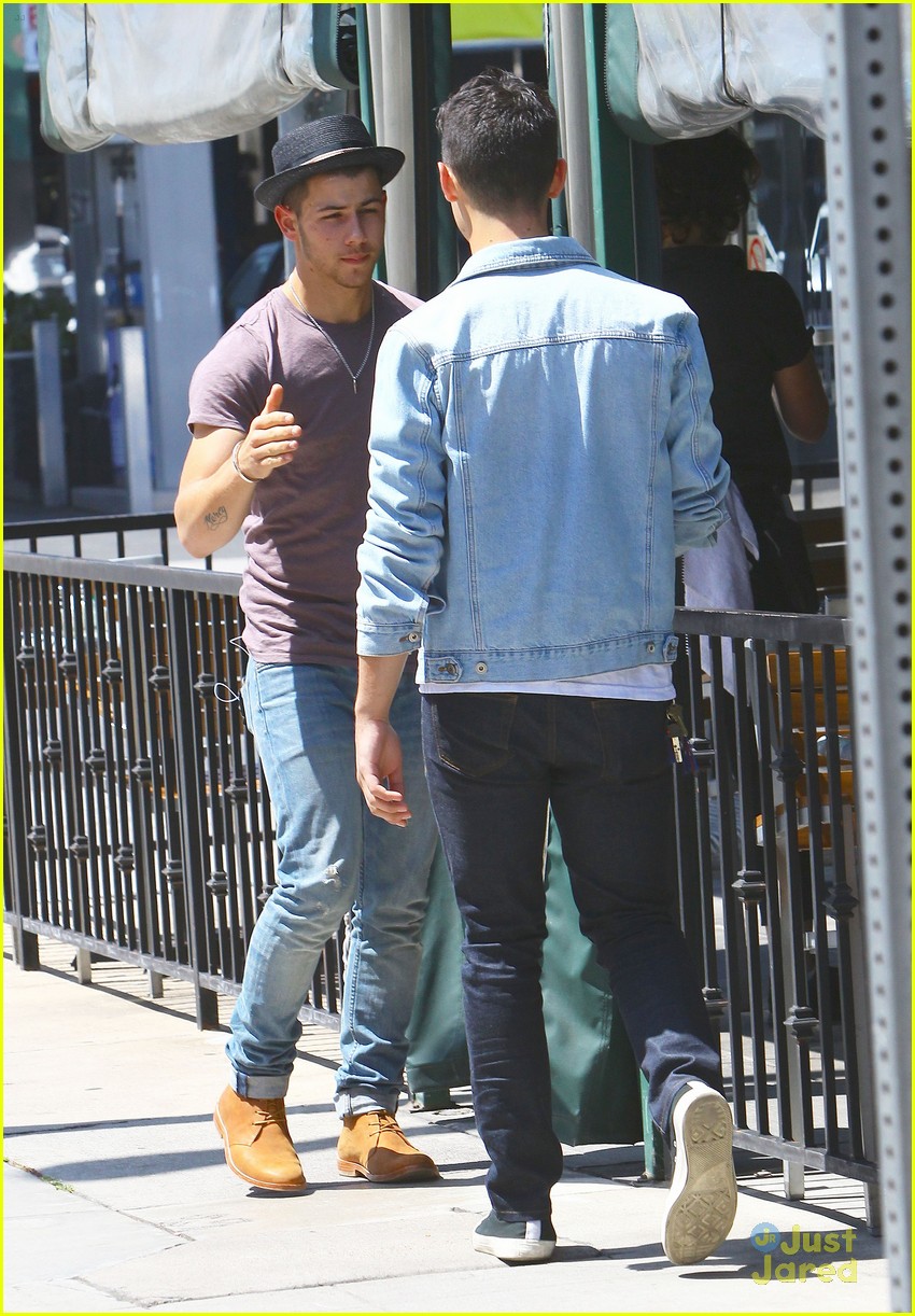 Nick & Joe Jonas Meet Up For Lunch at Hugo's | Photo 685401 - Photo ...
