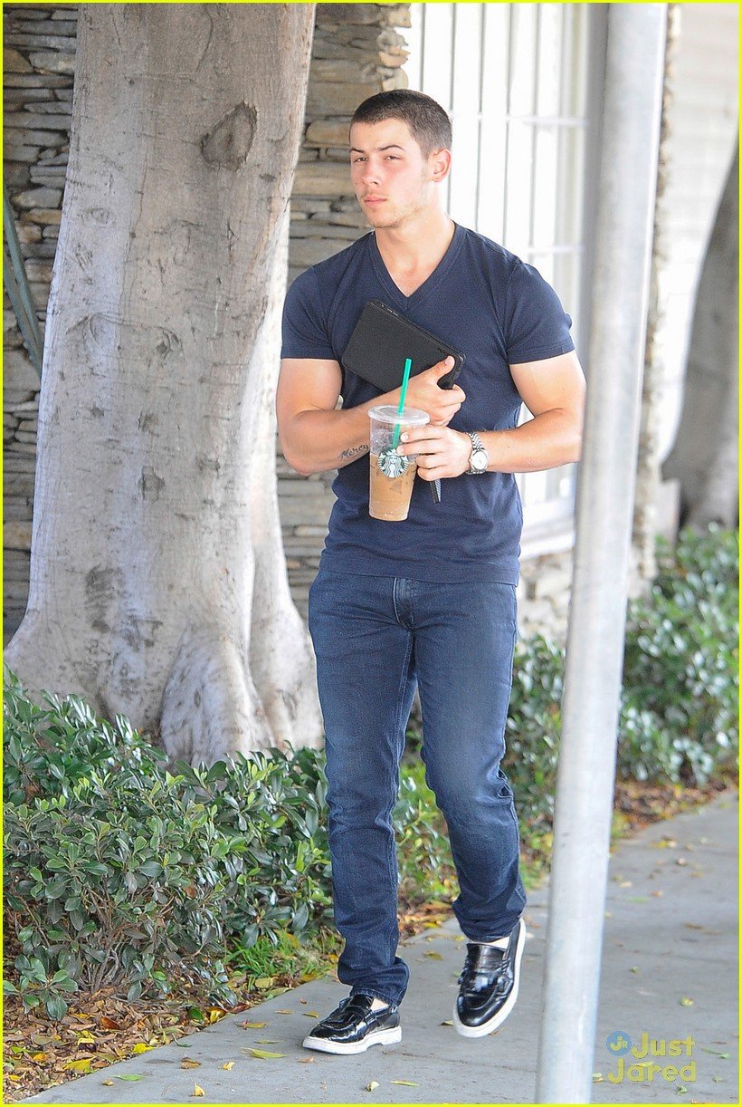 Nick Jonas Shows Off His Large Arm Muscles During a Coffee Run! | Photo ...