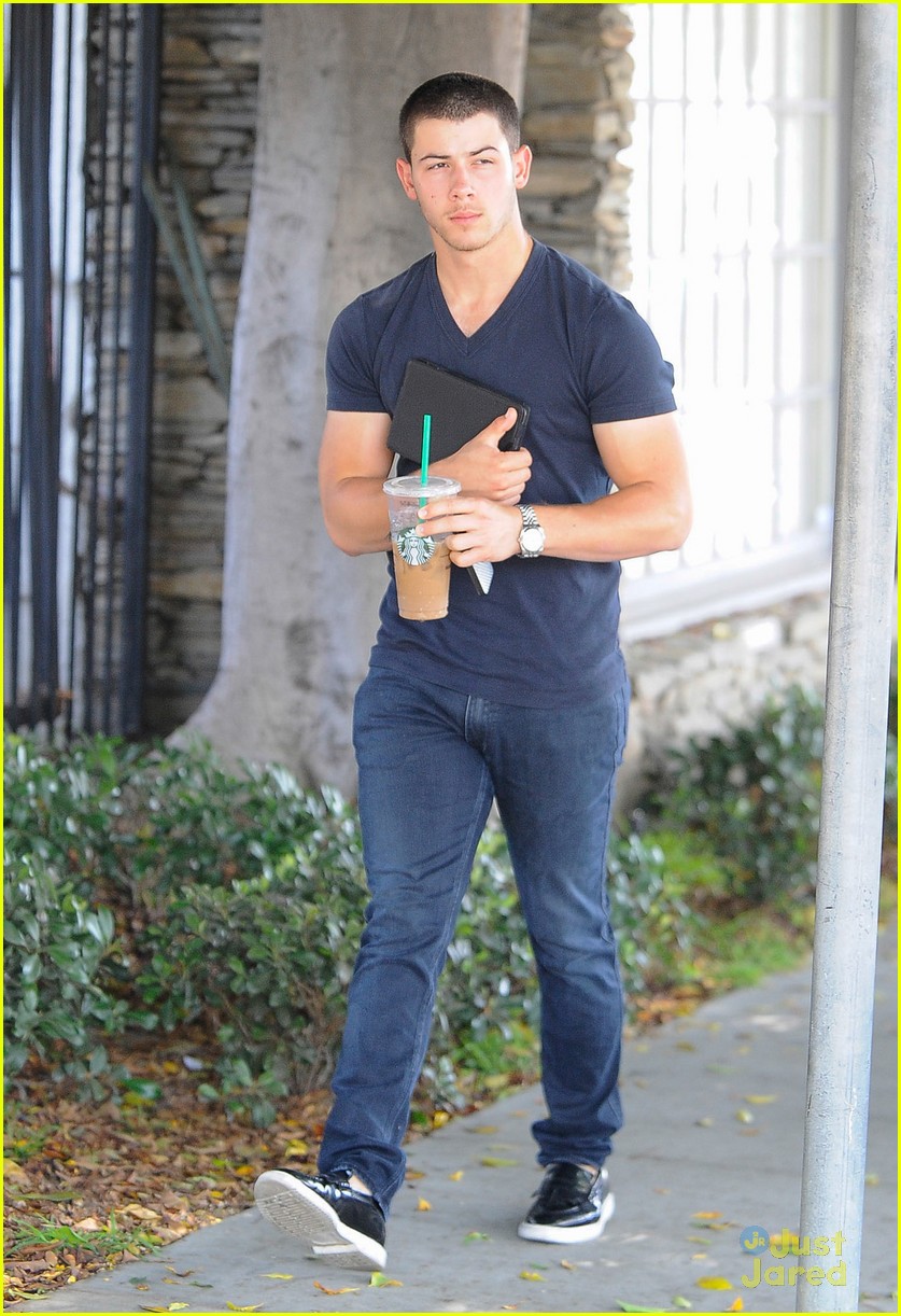 Nick Jonas Shows Off His Large Arm Muscles During a Coffee Run! | Photo ...
