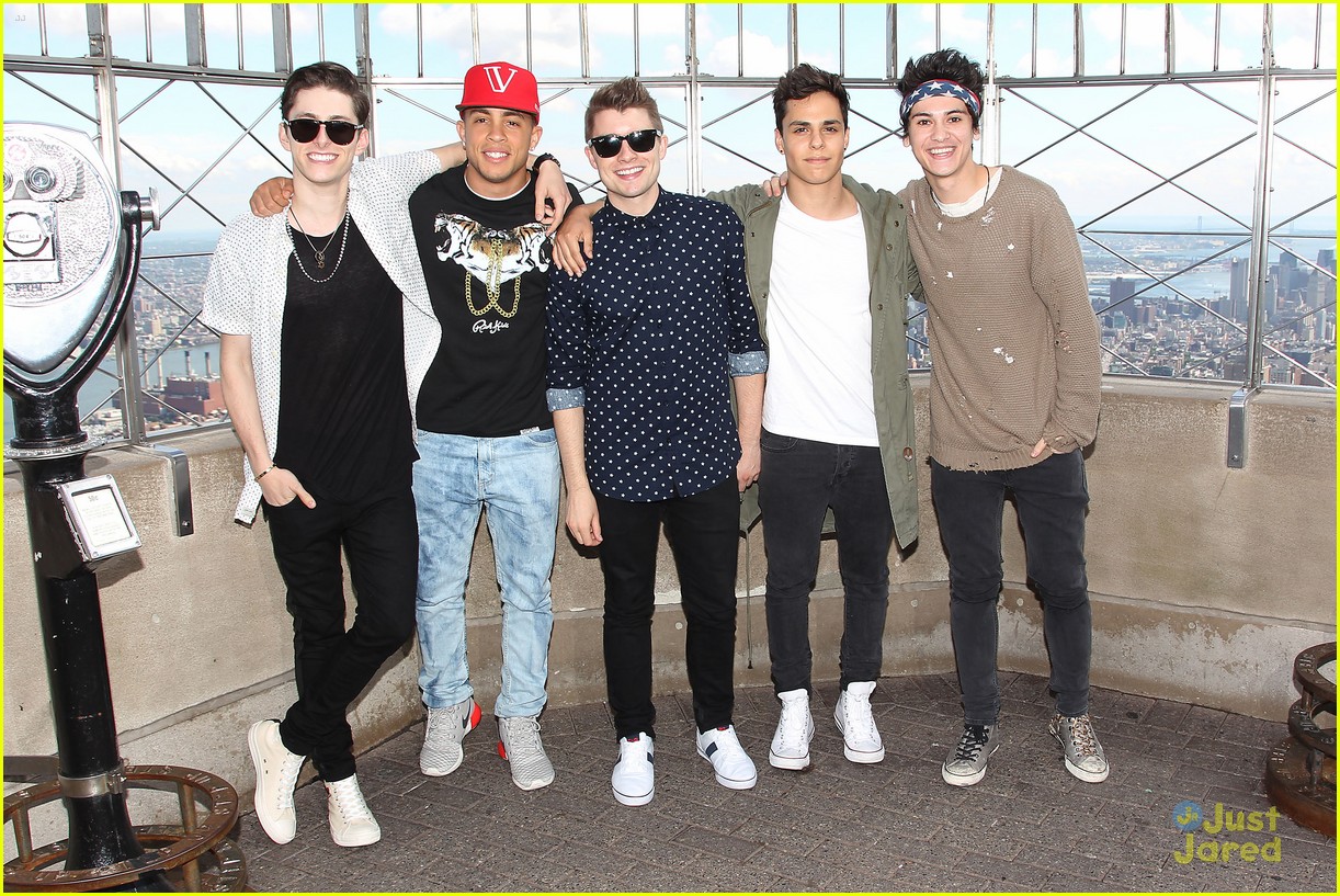 Midnight Red Take Over The Empire State Building's Observatory | Photo ...